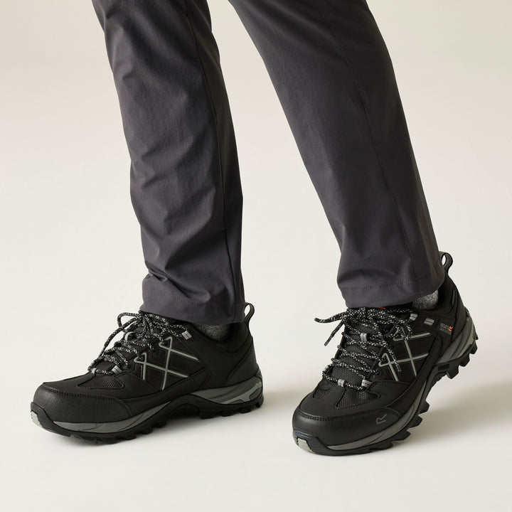 Regatta Samaris III Low Men's Walking Shoes - Black/Granite - Towsure